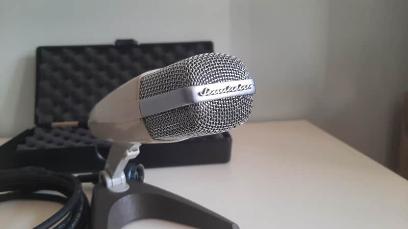 Sennheiser MD 421-2 Cardioid Dynamic Microphone with scripted | Reverb