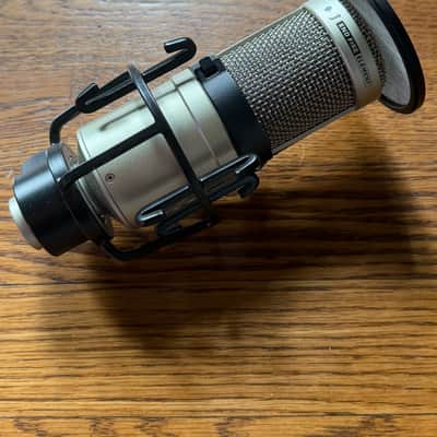 HEIL PR-40 Large Diaphragm Cardiod Microphone & Pop Filter | Reverb