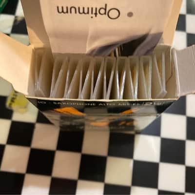 Vandoren style model V16 Alto Saxophone Reeds - Strength 2.5 | Reverb