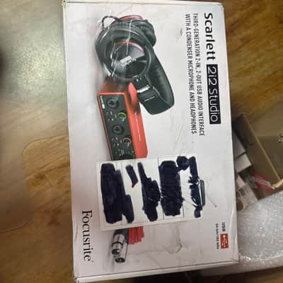 Focusrite Scarlett 2i2 Studio 3rd Gen USB-C Recording Bundle | Reverb