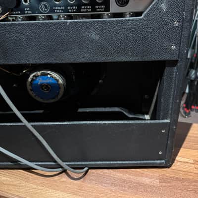 Fender Deluxe Reverb 2-Channel 22-Watt 1x12" Guitar | Reverb Canada