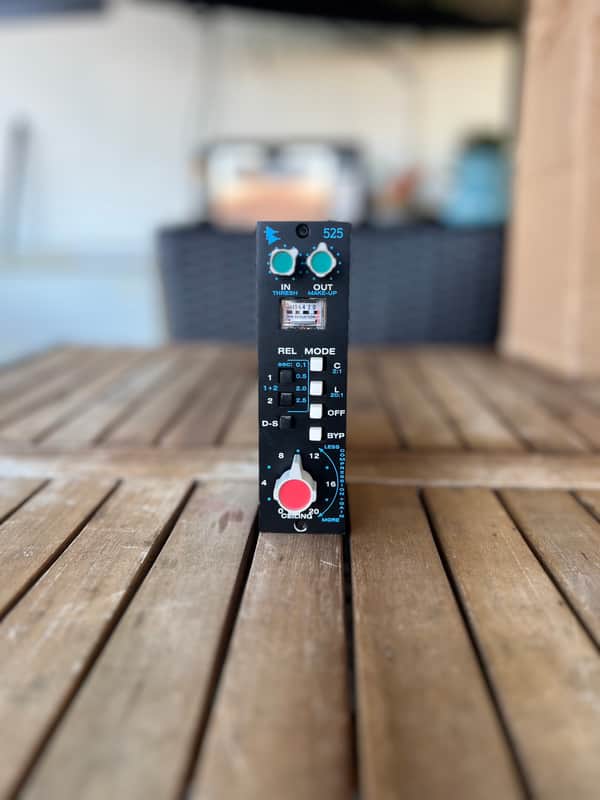 API 525 500 Series Compressor / Limiter | Reverb