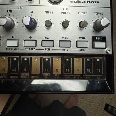 Korg Volca Bass Analog Bass Sequencer/Synthesizer 2013 - | Reverb