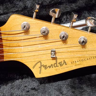 Fender MIM Vintera '60s Stratocaster with Pau Ferro Fretboard | Reverb