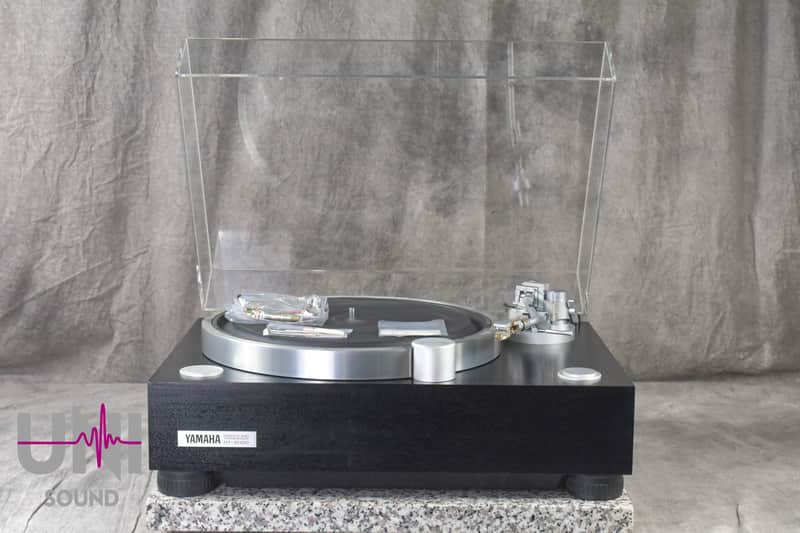YAMAHA GT-2000 Direct Drive Turntable in Very Good | Reverb Canada