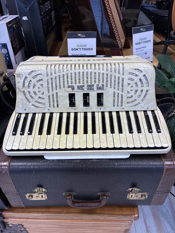 1949–1954 Excelsior 41-key LMH Piano Accordion | Reverb