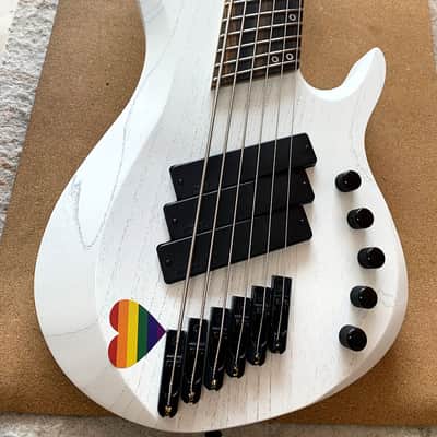 Kiesel A2 Six String Multiscale Bass 2025 - White 6-String | Reverb