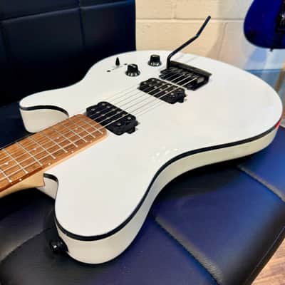 🌟B-Stock🌟 Sterling by Music Man SUB Axis~White W/Black | Reverb Canada