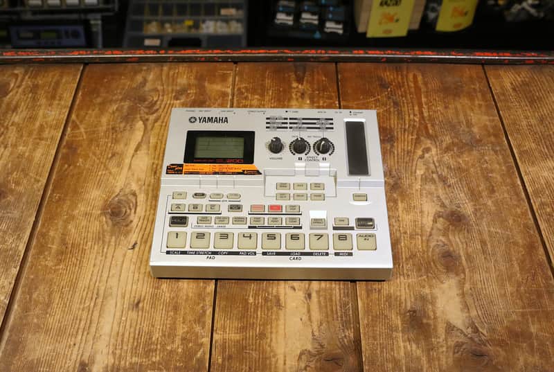 Yamaha SU200 w/ Universal power Sampler, Sequencer groovebox | Reverb