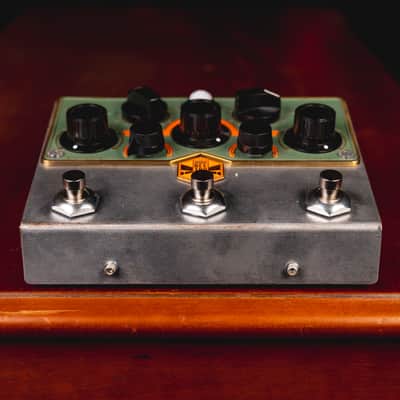 Beetronics Royal Jelly Overdrive/Fuzz Effect Pedal w/ Box - | Reverb