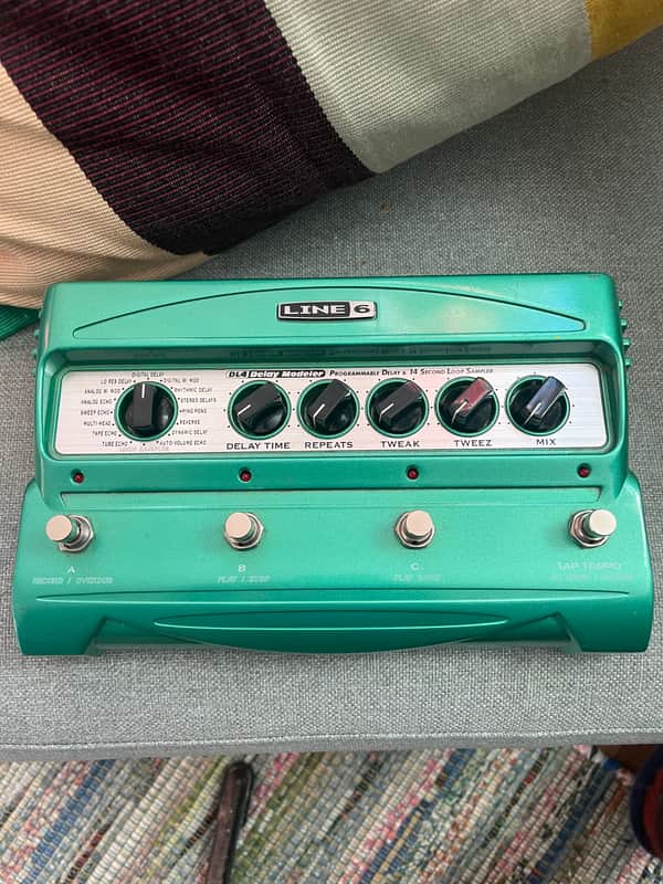 Line 6 DL4 Delay Modeler Looper Sampler Echo | Reverb