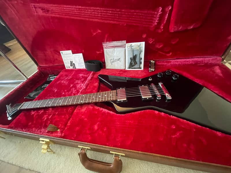 Gibson '80s Explorer 2023 - Ebony - with EMG HET SET | Reverb Canada