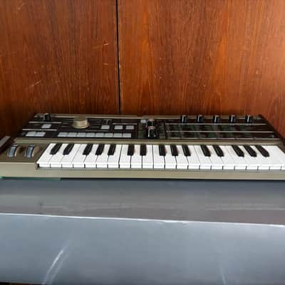 Korg Microkorg Synthesizer/Vocoder w/ box | Reverb