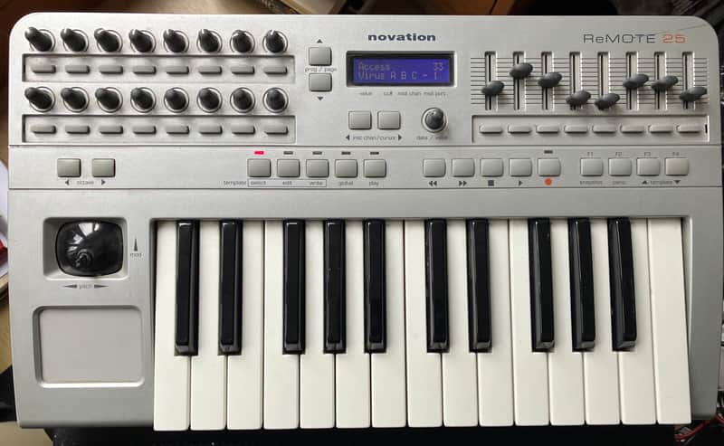 Novation Remote 25 USB Midi Controller 2003 - Grey | Reverb UK