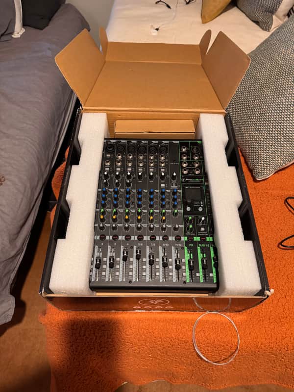 Mackie ProFX16v3 16-Channel Effects Mixer 2020 - Present - | Reverb