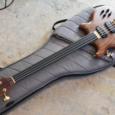 Alembic Custom Omega Fretles 4 string bass Signature | Reverb France