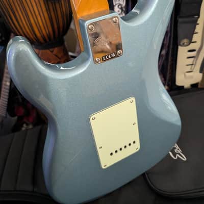 Squier FSR Classic Vibe 60s Stratocaster HSS, Ice Blue | Reverb