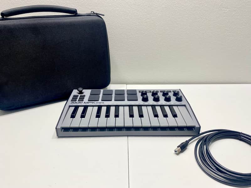 Akai MPK Mini MKIII 25-Key MIDI Controller w/Carry Case | Reverb