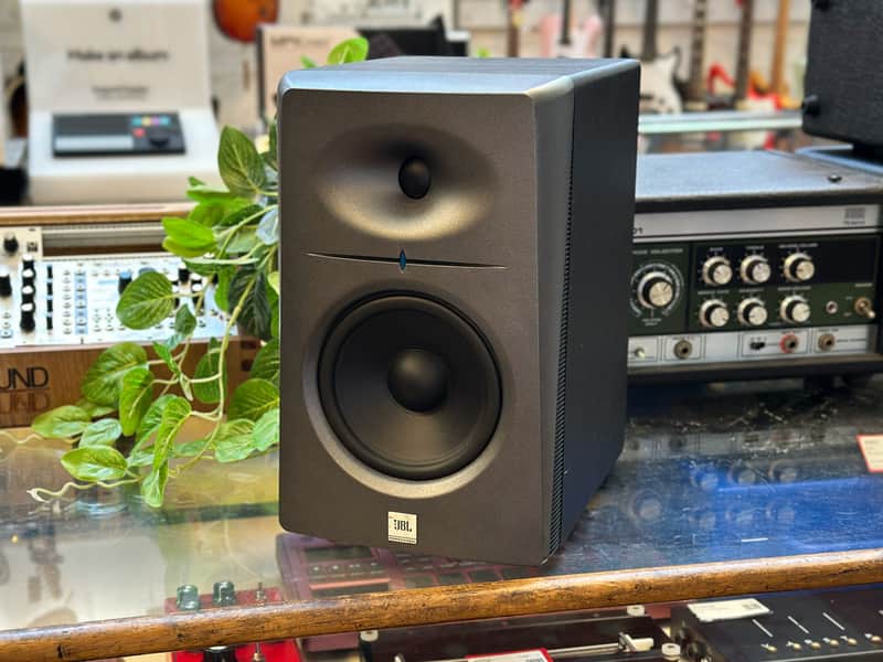 JBL Single LSR 2300 | Reverb
