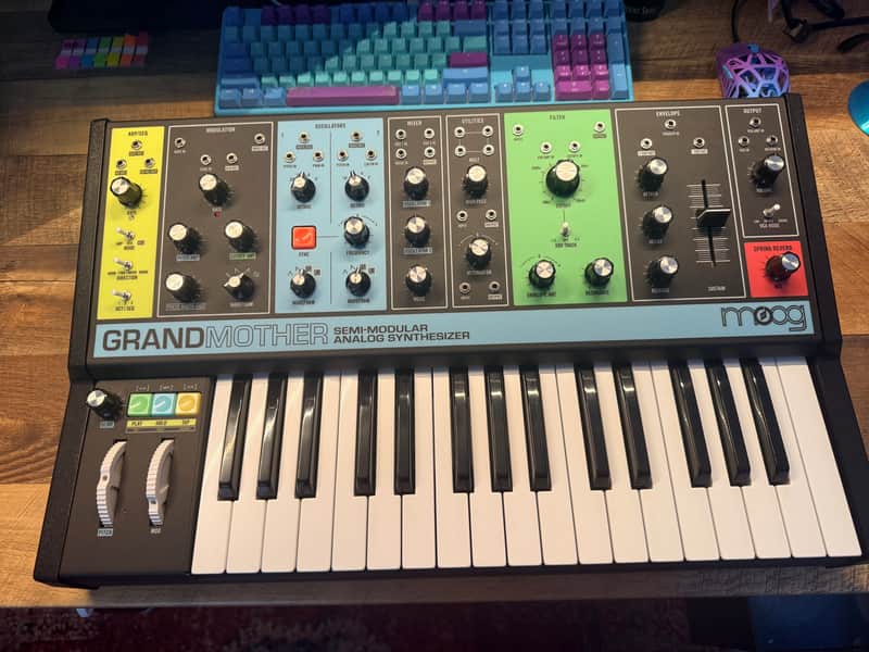 Moog Grandmother 32-Key Semi-Modular Analog Synthesizer 2018 | Reverb