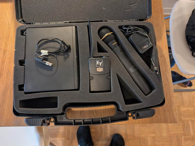Electro-Voice ClearScan RE2 Wireless Microphone and Lav | Reverb