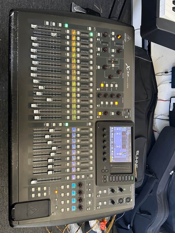 Behringer X32 40-Input 25-Bus Digital Mixing Console 2012 - | Reverb