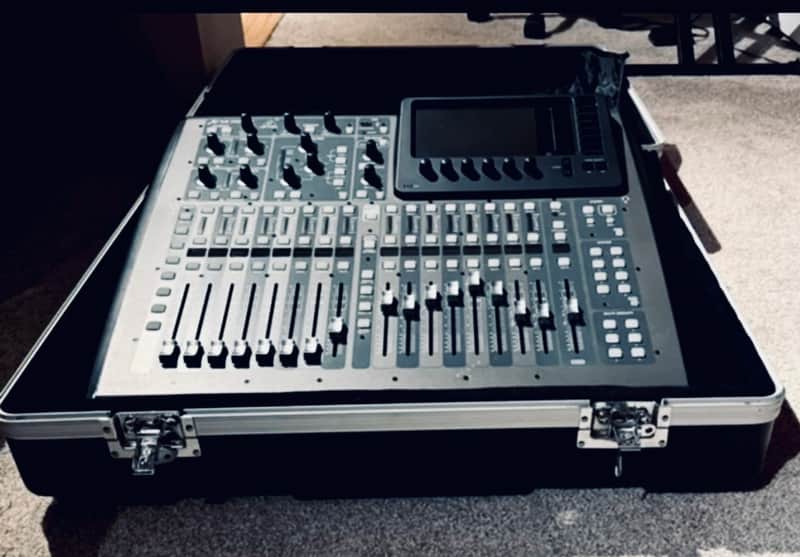 Behringer X32 Compact 40-Input 25-Bus Digital Mixing Console | Reverb