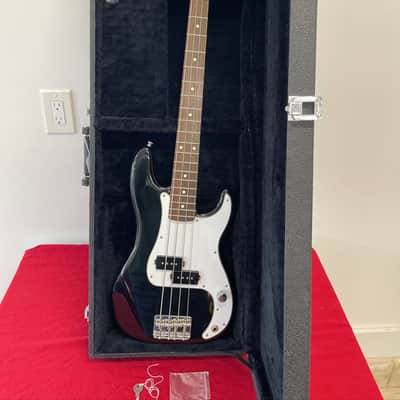Fender P Bass Jr short scale 2002 - Black Mexico | Reverb