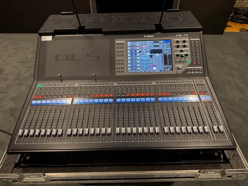 Yamaha QL5 with R&R road case | Reverb