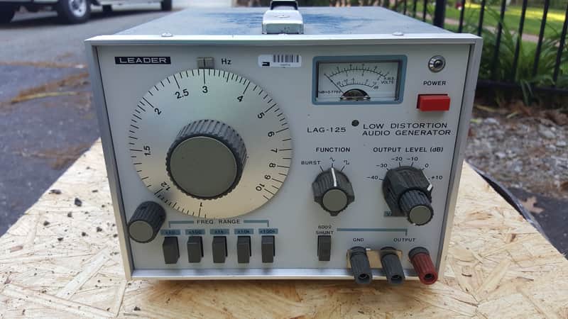 leader low distortion audio generator | Reverb