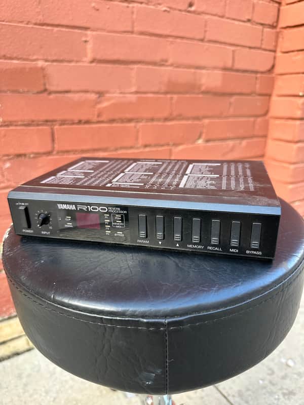 Yamaha R100 Reverb Delay Processor Half Rack Module | Reverb Malta