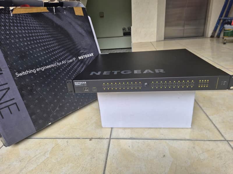 Netgear AV Line M4250-40G8F-PoE+ (30W), worldwide shipping | Reverb