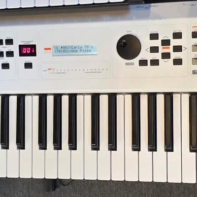 Yamaha MX49 Music Synthesizer (Pre-Owned) - White | Reverb