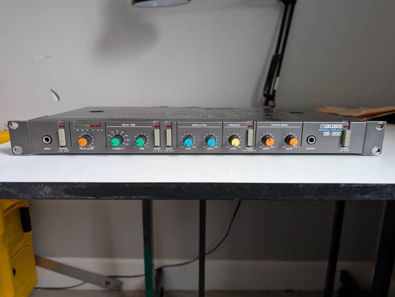 Boss DE-200 Rack Mount Digital Delay Effects Unit – Used | Reverb