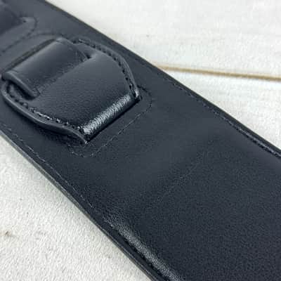 Walker And Williams CVG-WL-B Hand Carved Black & White | Reverb