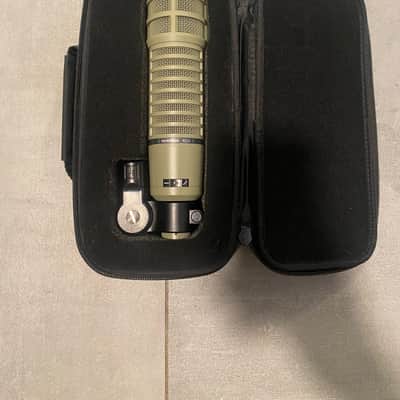 Electro-Voice RE20 Dynamic Mic – Broadcast / Vocals / Kick / | Reverb