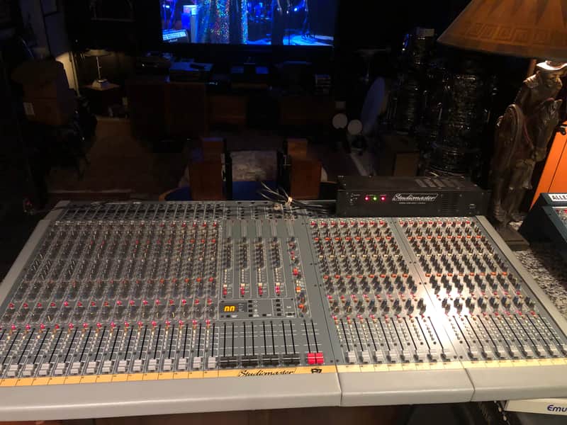Studiomaster P7 Mixing Console 32 Channels | Reverb