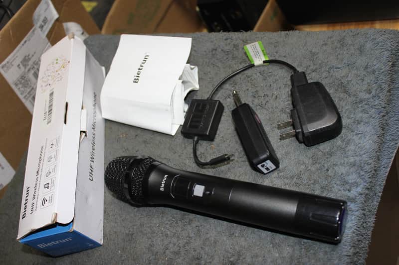 Bietrun Handheld Wireless Mic with Rechargeable Receiver | Reverb