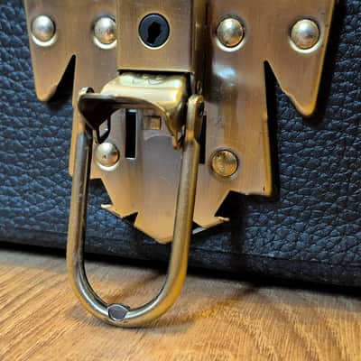 Warwick Deluxe Casket electric guitar case | Reverb