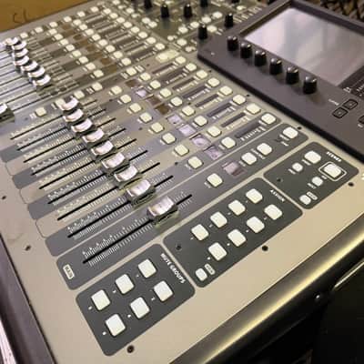 Behringer X32 Compact 40-Input 25-Bus Digital Mixing Console | Reverb