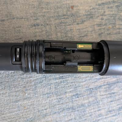 Shure UR2 H4 handheld microphone (518-578) | Reverb