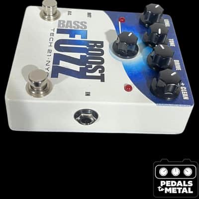 Tech 21 T21-BBF Analog Bass Boost Fuzz 2010s - White - X17527 | Reverb