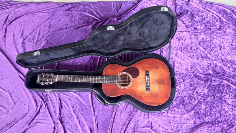 Taylor High Quality Steelstring guitar case for Parlor-sized | Reverb