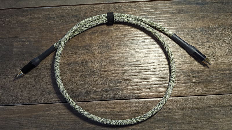 Single Digital Coax Cable, 1m, Canare L-5CFB | Reverb