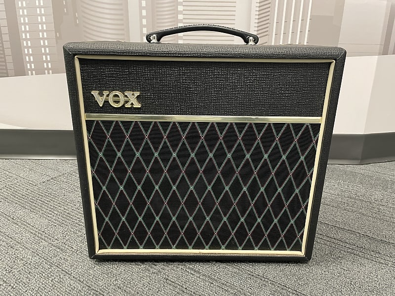 VOX Pathfinder 15R (V9168R) 1x8" solid state combo amp | Reverb
