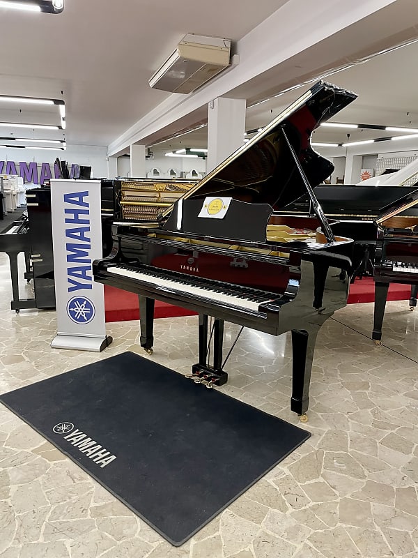 PIANOFORTE MEZZA CODA YAMAHA MOD. C7 NERO LUCIDO | Reverb