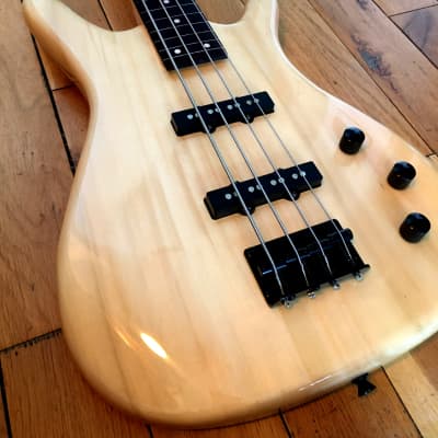 RoXonix RoXster Natural Gloss Fretless Bass Guitar + Free | Reverb UK