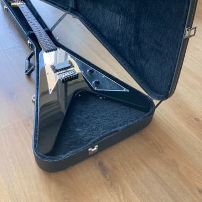 Paul Stanley Flying V - a guitar for Kiss fans | Reverb