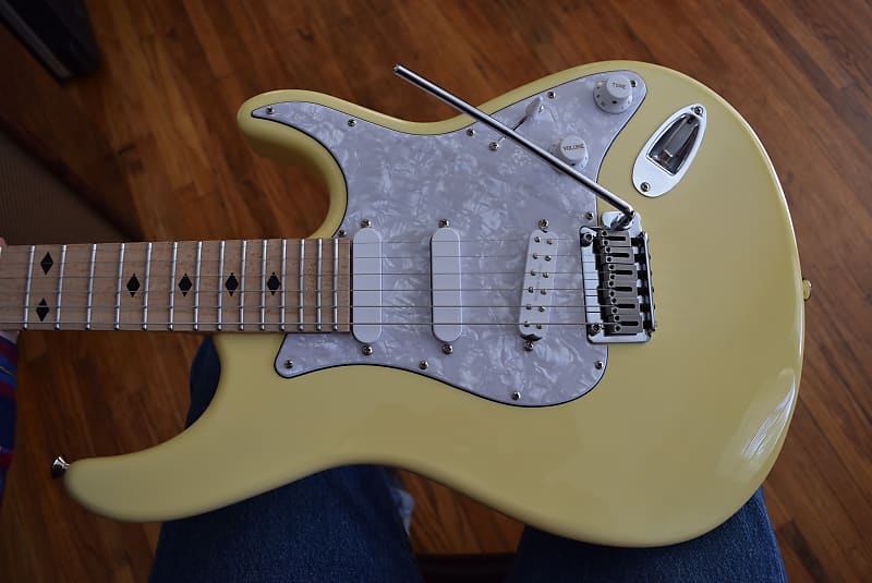 Kiesel Greg Howe , Kiesel Hard shell case, Outstanding | Reverb