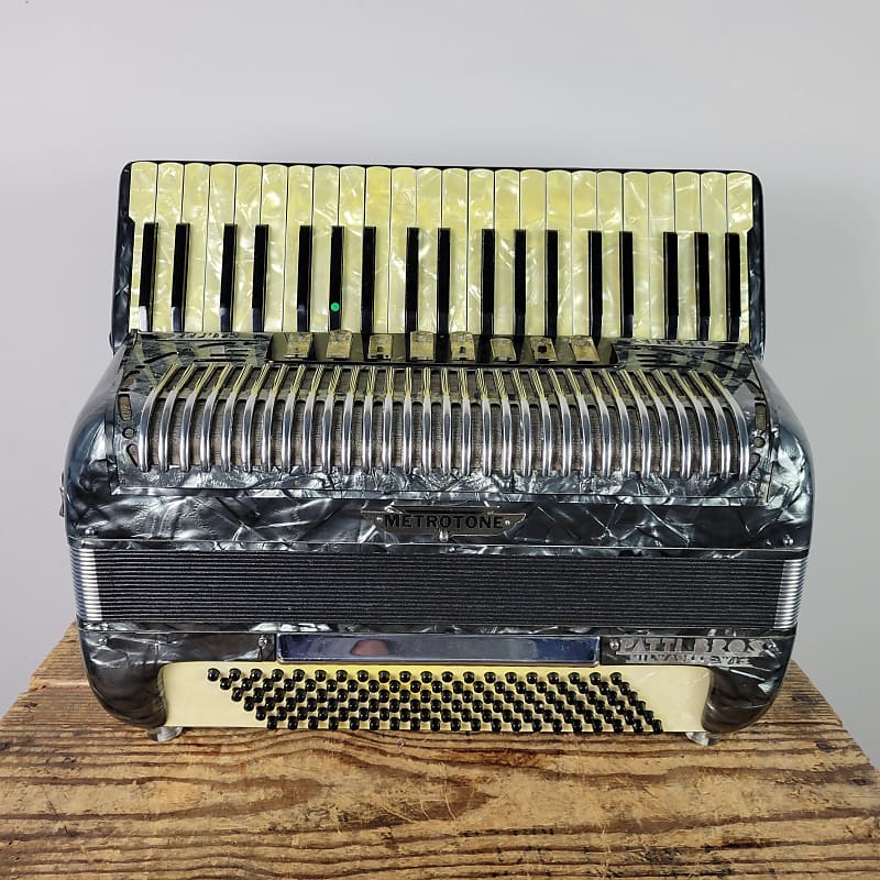 Metrotone Zephyr Supreme Accordion With OHSC | Reverb